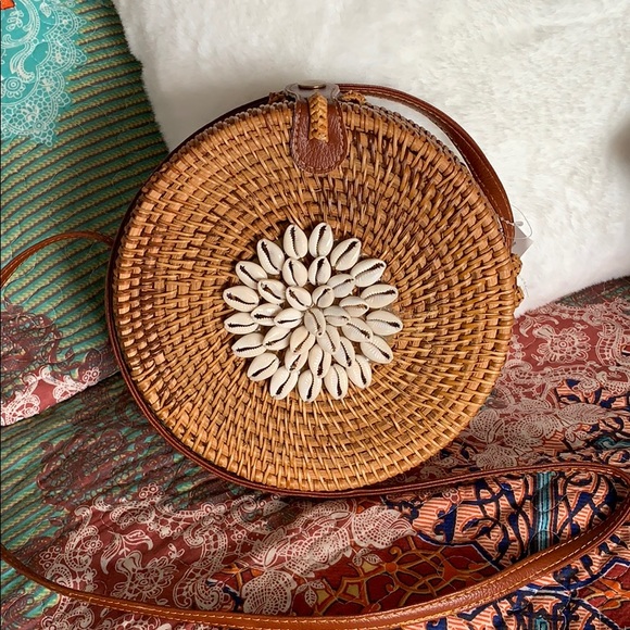Vici | Bags | Nwt Puka Shell Round Rattan Straw Round Crossbody | Poshmark